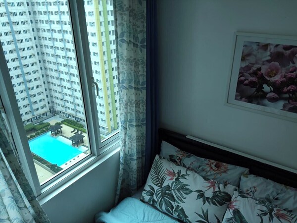 Spacious Queen Bed Studio Mplace Near Mrt, Abs Cbn Etc. Wifi-netflix-kitchenette - Mariquina