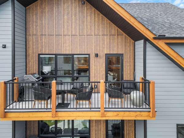 Relaxing In The Rockies 2  Outdoor Pool And Hot Tub Heated All Yearlong - Alberta
