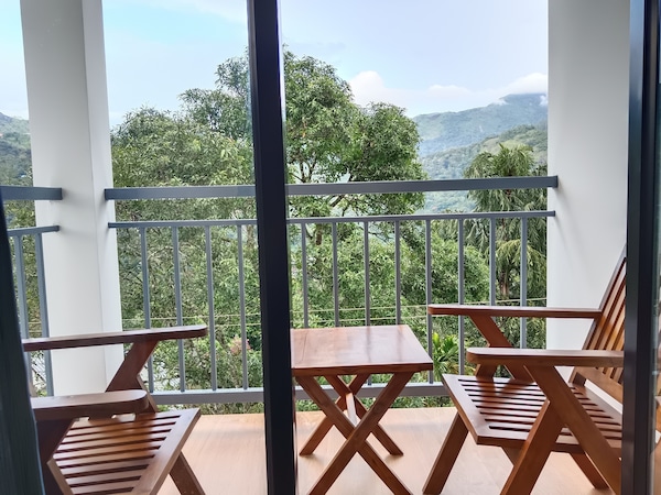 A Perfect Homestay With Wi-fi Has 8 Bed Rooms With Balcony In Munnar - ムンナル