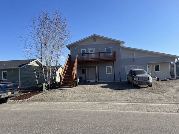 Modern 2-bed With Full Kitchen, In-unit Laundry, And Off-street Parking. Near Downtown Fairbanks. - Fairbanks, AK