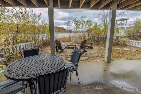 Lakefront 3-story Beauty In Beachwalk Resort - Michigan City, IN