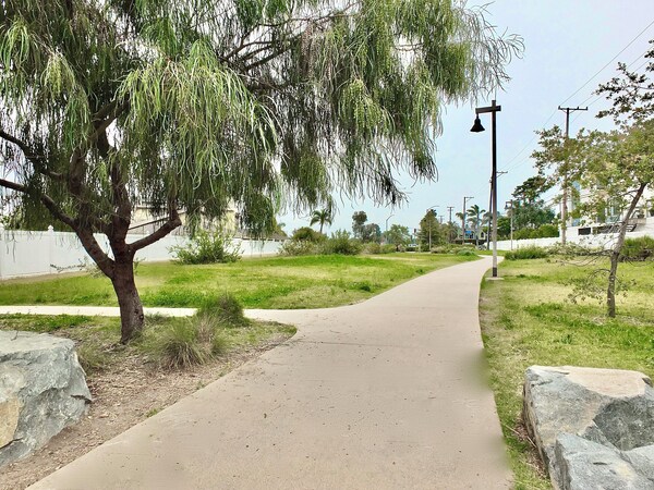 Greenbelt Guesthouse - Long Beach, CA