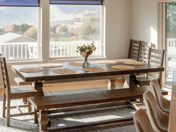 Stunning 4br Home In Manson With Lake Views, Private Pool And Hot Tub! - Manson, WA