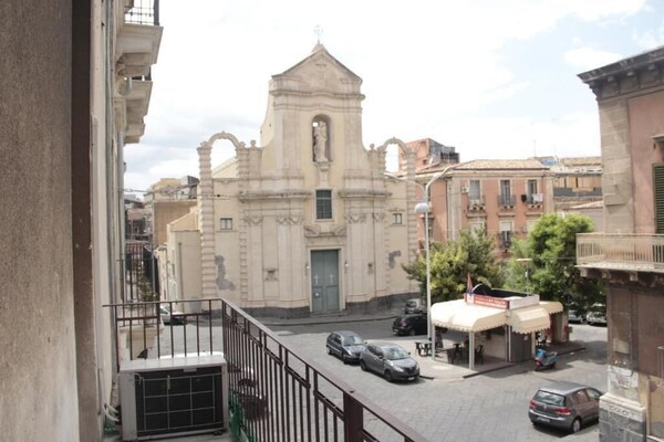 Large Apartment In The City Center With Terrace And Two Kitchens. - Catania