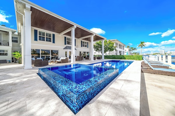 Waterfront Gem! Heated Pool+hottub! Close 2 Beach! - Lighthouse Point, FL