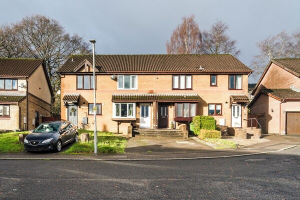Clover Court Lovely 2 Bed House With Garden And Free Off-street Parking - Newport