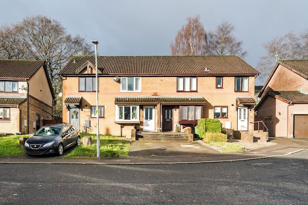 Clover Court Lovely 2 Bed House With Garden And Free Off-street Parking - Newport