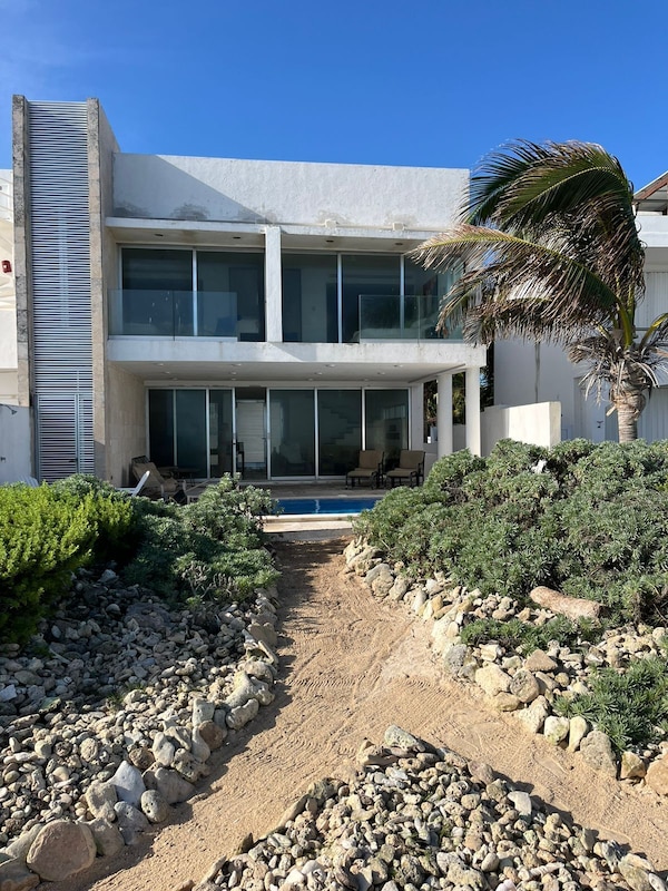Stunning Oceanfront 3-bedroom, 3.5 Bath House In Isla Mujeres - Isla Mujeres