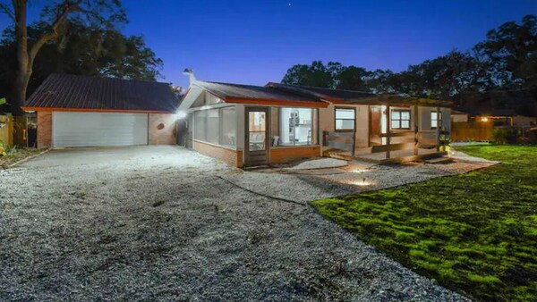 The Palms Oasis -  Pool Getaway - Sleeps 14 - Central I-4 & 75 - タンパ, FL