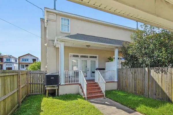 Beautiful Quiet Space In Residential New Orleans - Metairie, LA