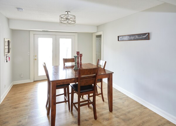 Stylish 2br In Historic Area Kc - Free Garage Parking - Overland Park, KS