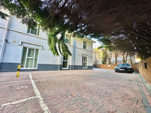 Luxe Chic Retreat - Tropical Vibes - Minutes Walk To Town And Beach - Sleeps 3 - Sandbanks