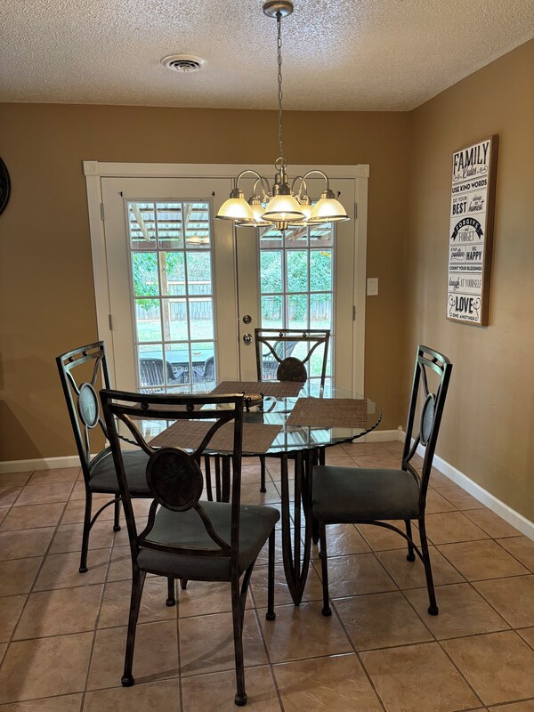 Convenient, Quiet And Clean Home - Springdale, AR