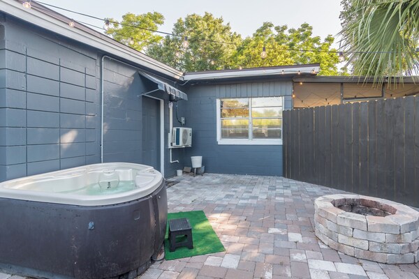 Cozy & Chic Studio W\/ Jacuzzi & Firepit, 10 Mins To Downtown Orlando! - Maitland, FL