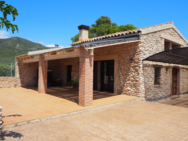 Casa Rural Con Jardín Vallado Y Pista Tenis, Basquet. Ideal Familias. - Tarragona