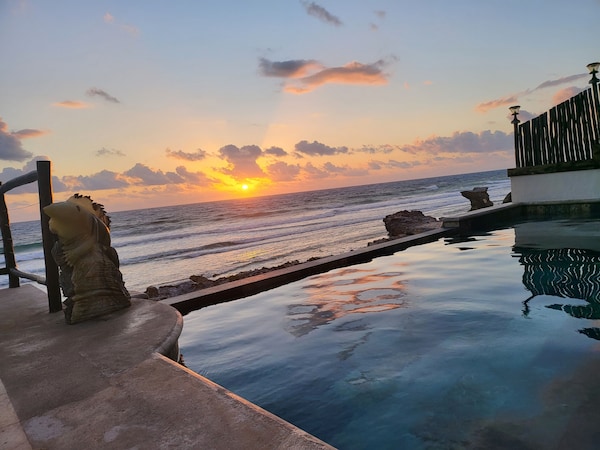 Casa Luna Azul - Beachfront 4-bedroom House In Fabulous Isla Mujeres Oceanfront - Isla Mujeres
