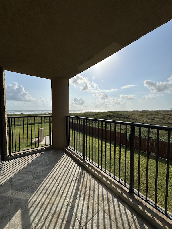 The Glam Pad! Gorgeous With Views To Dunes, Ocean, Spacex. Steps From The Beach. - South Padre Island, TX