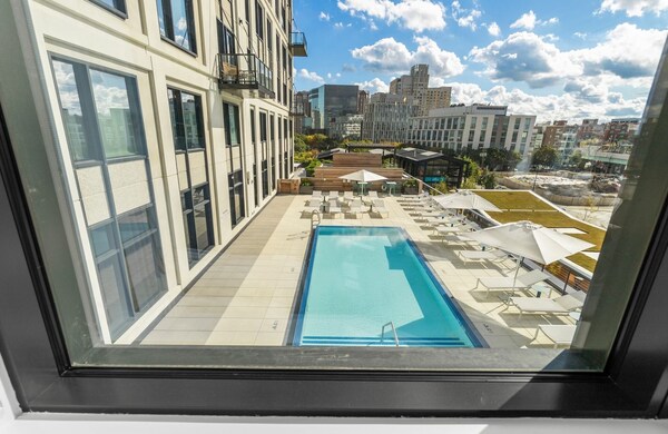 1.elegance Redefined  Luxury Living In The Heart Of The City. - Back Bay - Boston