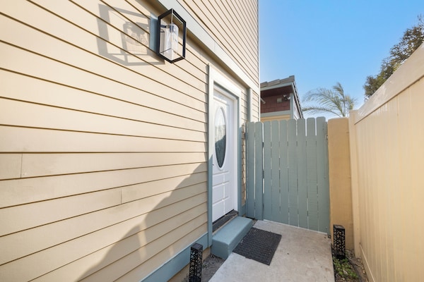 Oxnard Beach Retreat - Port Hueneme, CA
