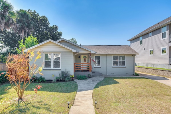 1 Mi To Dtwn: Home W/ Furnished Patio In Pensacola - Pensacola, FL