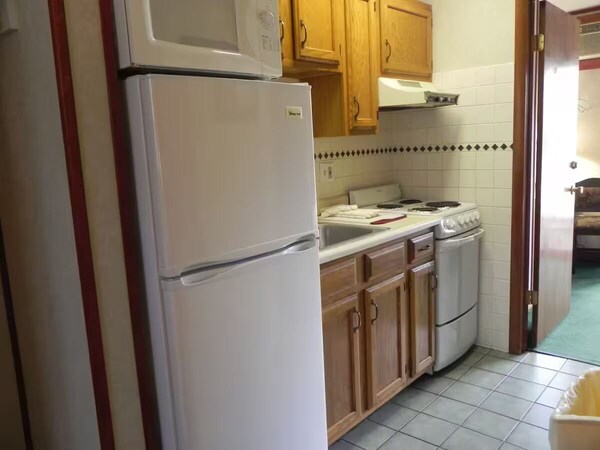 Mohican Resort Motel - 2 Bedroom Efficiency - Glens Falls, NY