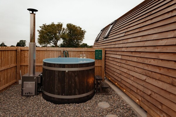 Rural Cabin With Wood Fired Hot Tub - Dumfries and Galloway