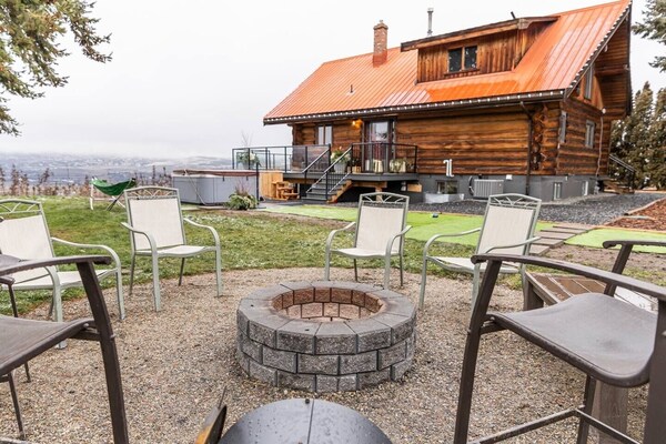 The View Point Lodge - Vernon, BC, Canada