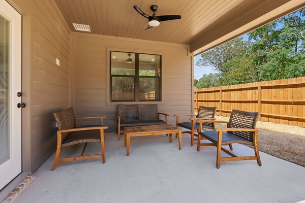 Spacious Country Retreat With Modern Amenities King Size Bed & Family Friendly - Bastrop, TX