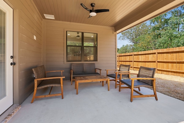 Spacious Country Retreat With Modern Amenities King Size Bed & Family Friendly - Bastrop, TX