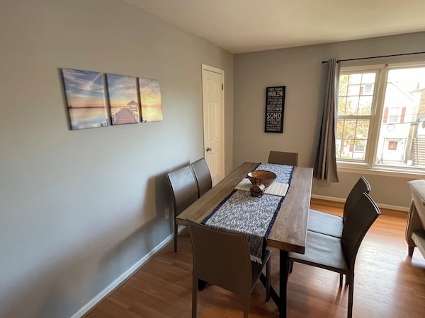 Chic 2bd - 1bath, Easy Nyc 20 Min Train Ride + Parking, - Harrison, NJ