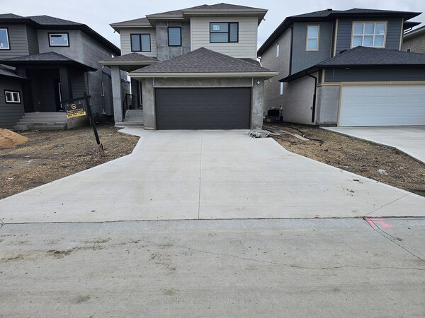 Newly Built Modern Room In The Serene Environment Of Bison Run. - Manitoba