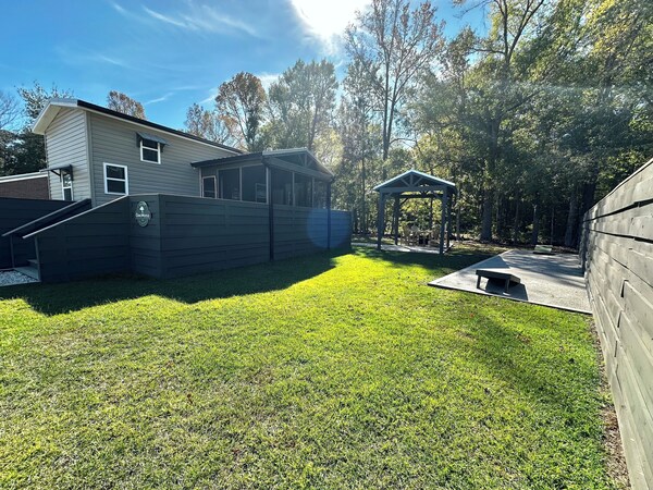 Stay Small At Lake Waccamaw 2 - Lake Waccamaw, NC