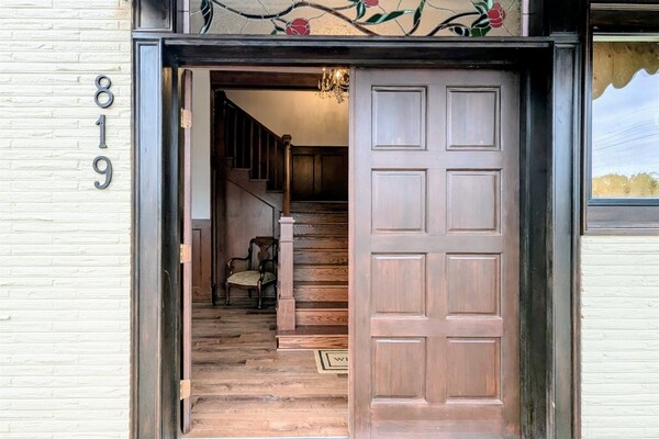 Elegant 1br Loft In Historic Downtown Newberg  The 1888 - Newberg, OR
