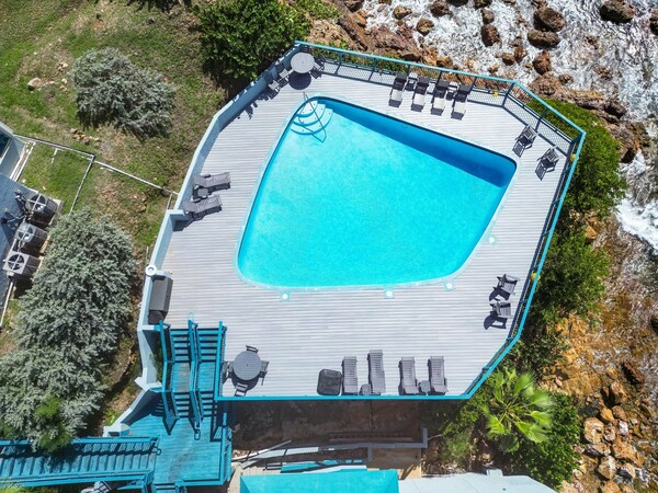 Generator! Oceanfront, 3 Pools, Central Location - Charlotte Amalie