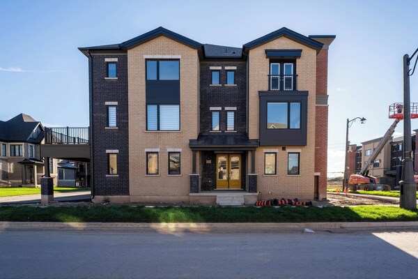 The Grand 5 Bedroom Oakville Escape - Milton
