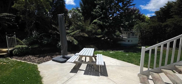 Three D's Cottage! Marlborough Sounds! Short Walk To Local Shops & Amenities! - マールボロー・ディストリクト