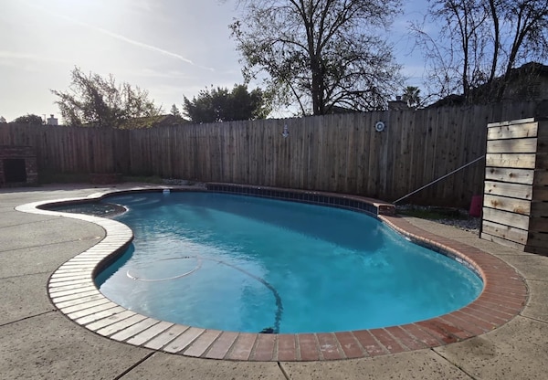 Home  Sweet Home For Non-smoking Guests - Elk Grove, CA