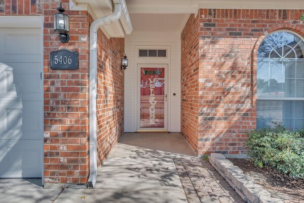 Charming Rustic Retreat With 4-bedroom House With Wifi In Enchanting Killeen - Killeen, TX