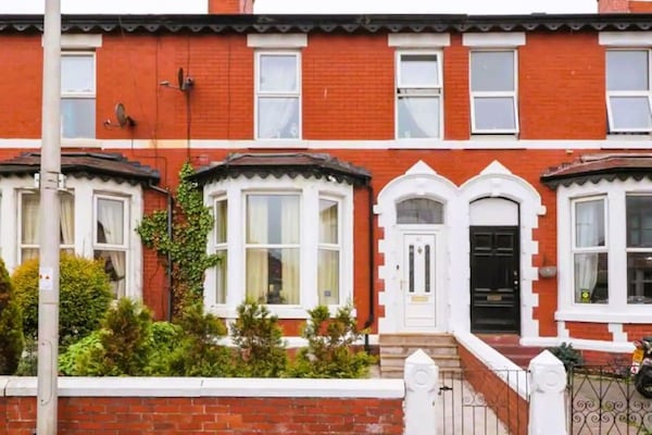 Sherbourne Family Home 10 Mins Walk To The Sea - Lytham St Annes