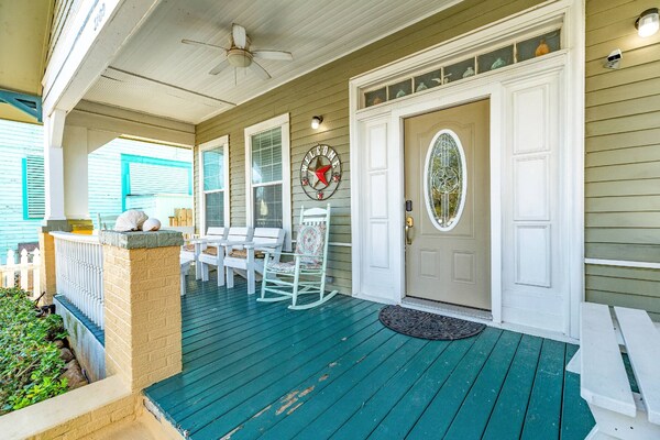 New | $200 Free Activities Daily |Walk To Beach & Pleasure Pier |Fenced Yard |Patio | Grill | Wifi - Galveston, TX