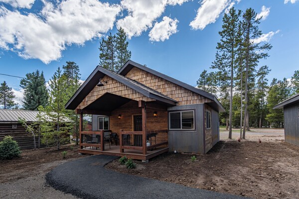 2 Bedroom Cabin With A/c, Just 5 Blocks From Yellowstone! - West Yellowstone, MT