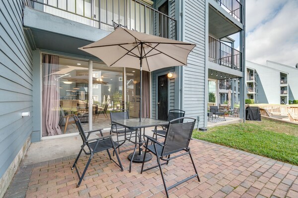 Lake Conroe Condo: Patio & Water Views - Conroe, TX