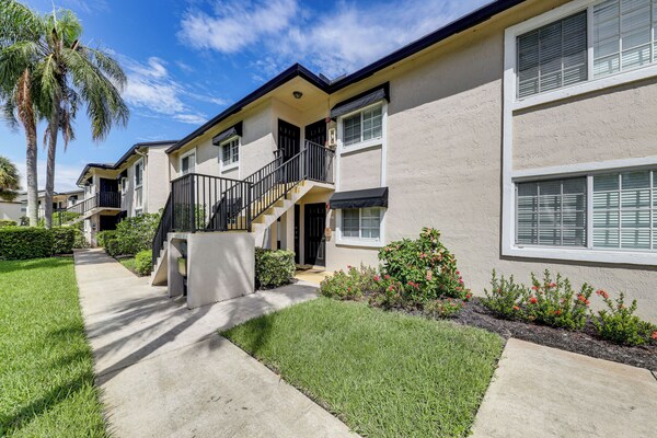 Apartment W/ Patio & Pool Access In Pompano Beach! - Deerfield Beach, FL