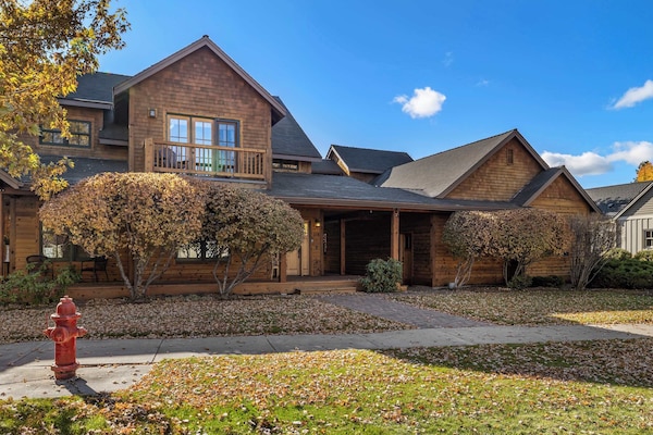 Oregon Retreat For 12 Hot Tub & Mountain Views! - Sisters, OR