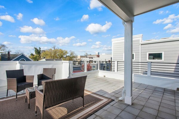 Luxe Penthouse 'N Old Town Manchester With Views! - Chesterfield, VA