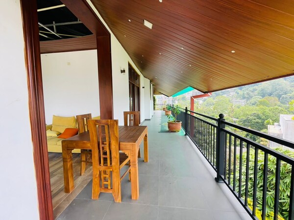 Spacious 5-bedroom Villa With Wifi And Ac In Charming Kandy - Kandy