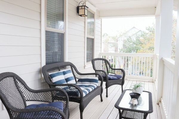 5 Mins To Beach, Shared Pool, Covered Deck, Bikes | Heron Cottage By Avantstay - Seaside, FL