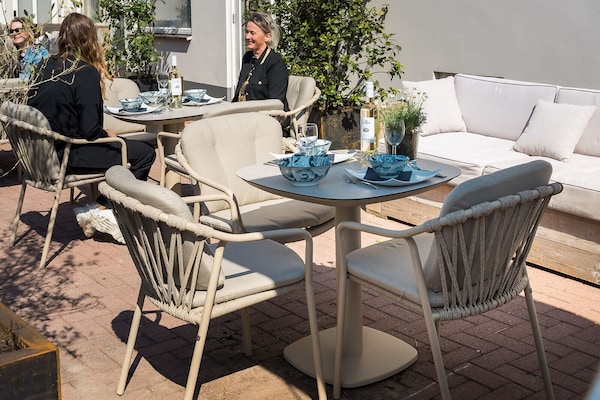 ÜBernachten Im Hotel-pension Ouddorp, Nahe Meer Und Strand, Nur 3 Minuten Vom Zentrum Entfernt. Komfortable Zimmer Mit Eigenem Bad. Ideal Für Einen Entspannten Urlaub Oder Einen Aktiven Strandtag! - Ouddorp