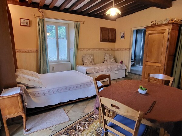 Charming Rooms With Enclosed Park And Secure Parking - Gray