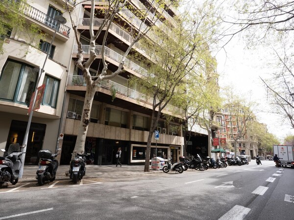 Beautiful Apartment In Down Town Barcelona - Rubí